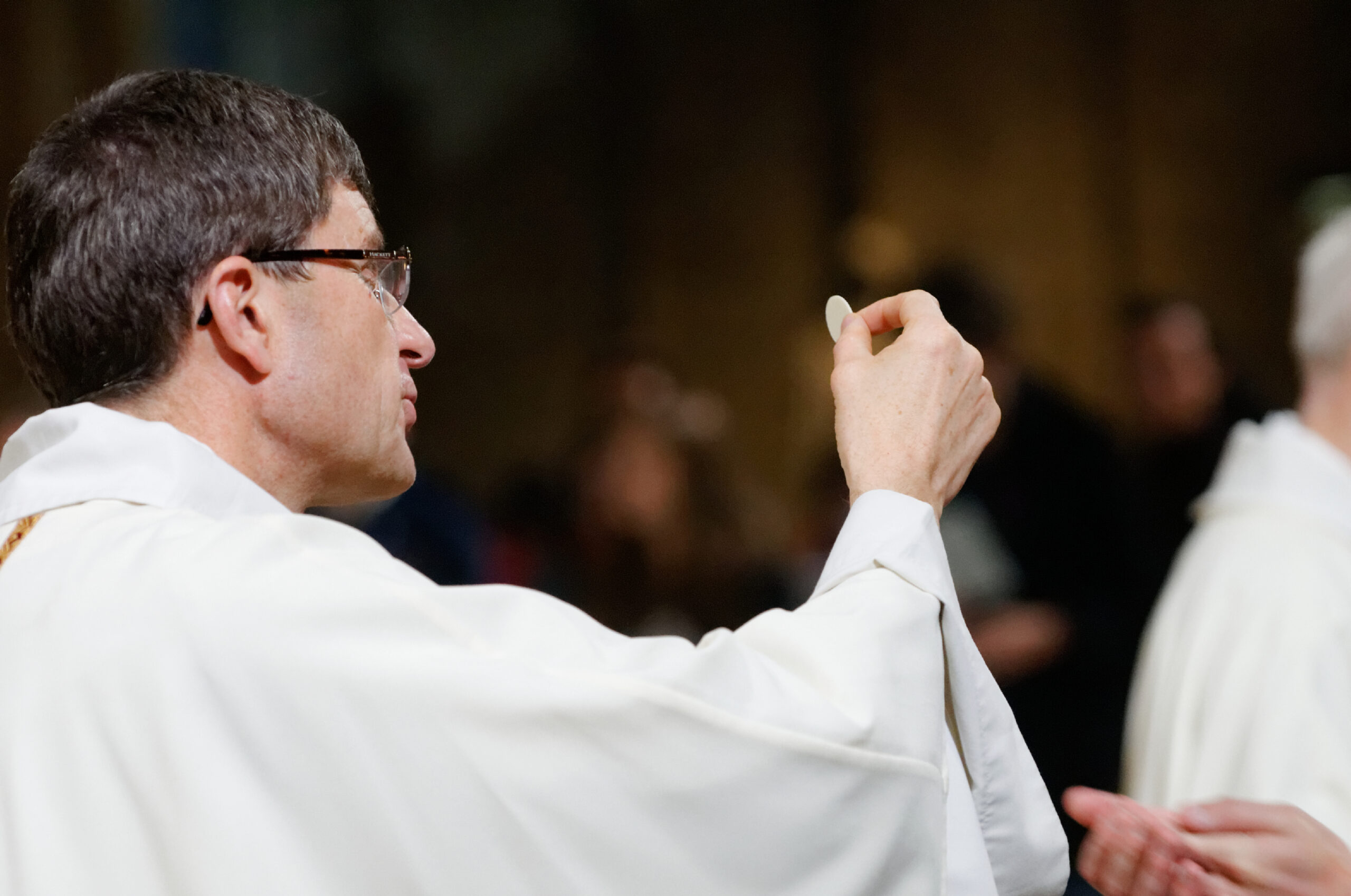 Four Grave Consequences Of Receiving Holy Eucharist On Your Hands ...
